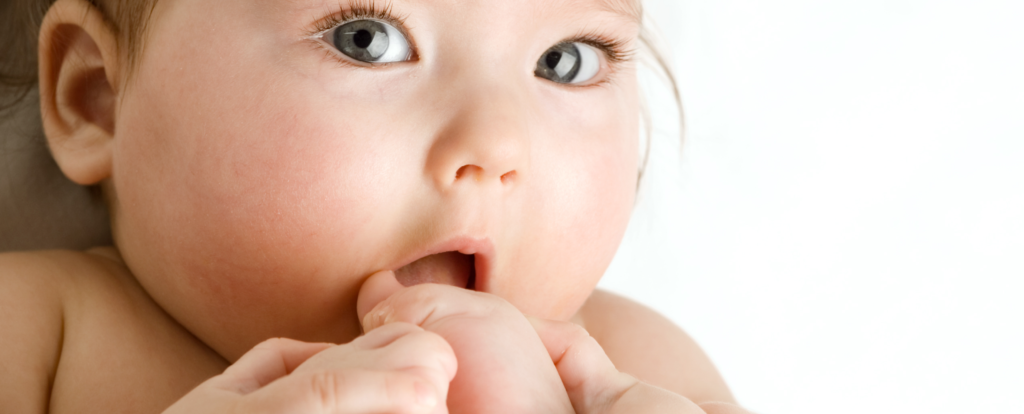 The first language of baby is touch. Módulo 3: Desarrollo sensorial en ...